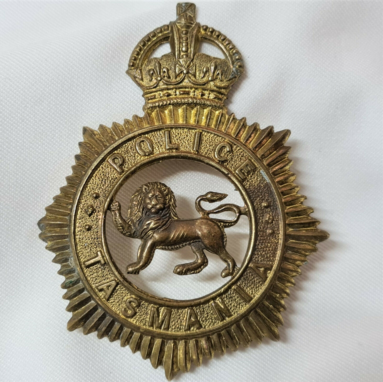 OBSOLETE AUSTRALIAN TASMANIA POLICE UNIFORM CAP BADGE 1940 S JB obsolete-australian-tasmania-police-uniform-cap-badge-1940-s-jb