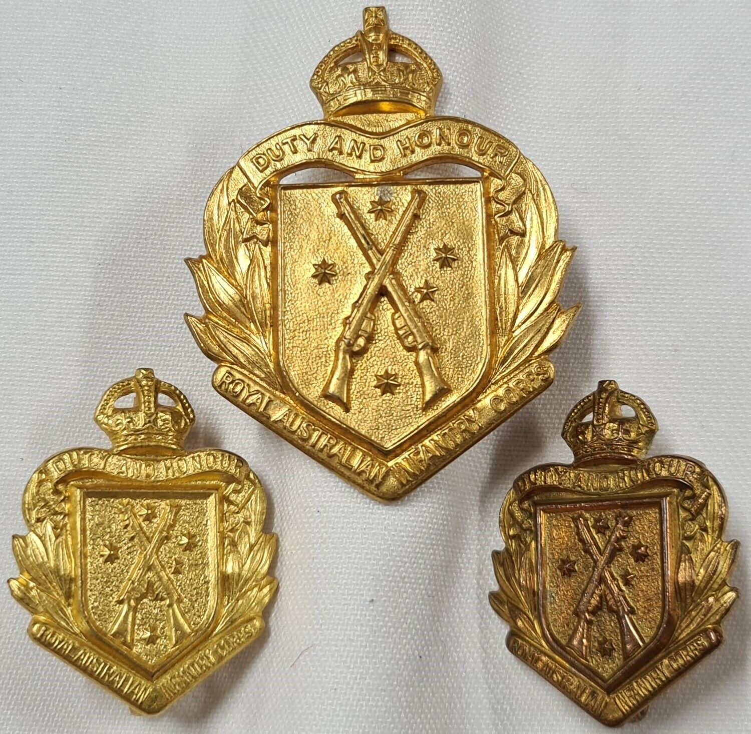 1948 53 Royal Australian Infantry Corps Uniform Cap Badge Set Korean